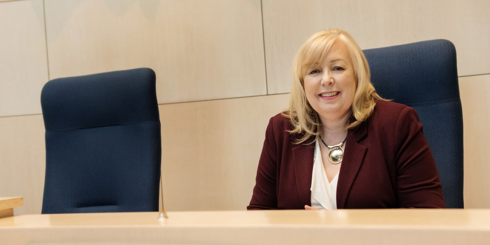 Bev Esslinger: Women of Influence in Local Government Award - Municipal ...